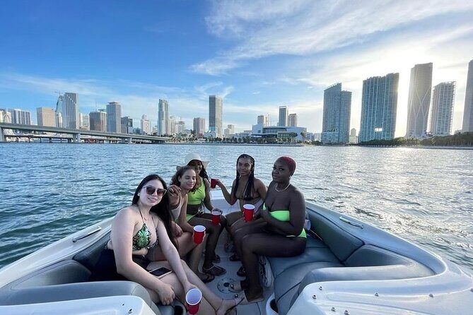 26 Ft Boat, Miami Bay Tour for 2 or 4 hours. 10 people - Who Is This Tour Perfect For?