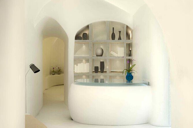 Akrotiri: Couples Departure Day Treat w Massage & Day Pool Access