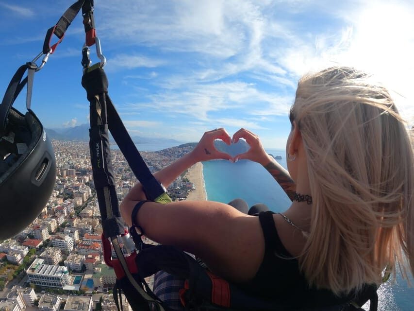 Alanya: Tandem Paragliding Flight to Cleopatra Beach