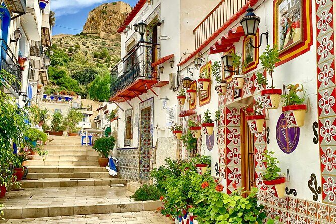 Alicante : Private Custom Walking Tour with a Local Guide