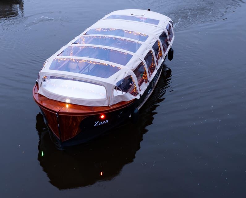 Amsterdam: Light Festival boat tour with Unlimited Drinks! - The Itinerary in Detail