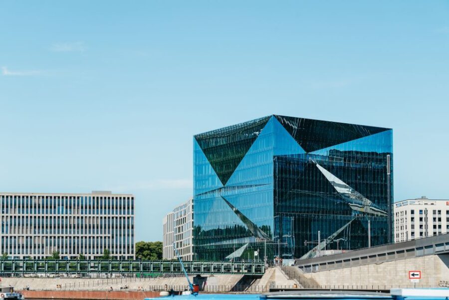 Berlin: 1-Hour City Tour by Boat with Guaranteed Seating