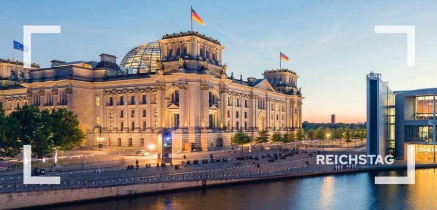 Berlin: Historic Boat Sightseeing City Center Tour