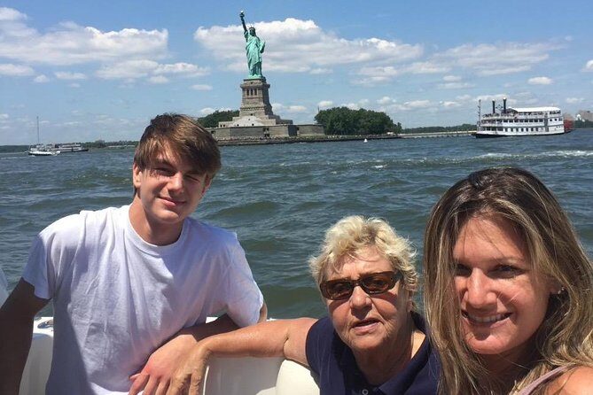 Boat Tour NYC Skyline, Statue of Liberty, Private Yacht Tour - The Itinerary: A Closer Look at the Landmarks