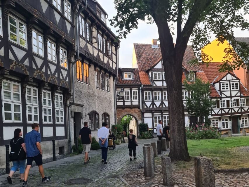 Braunschweig: Guided Walking Tour with Food Tastings