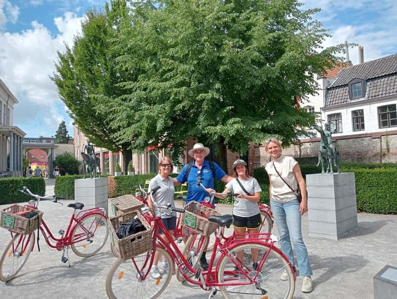 Bruges: Guided Retro Bike Tour of Highlights and Hidden Gems