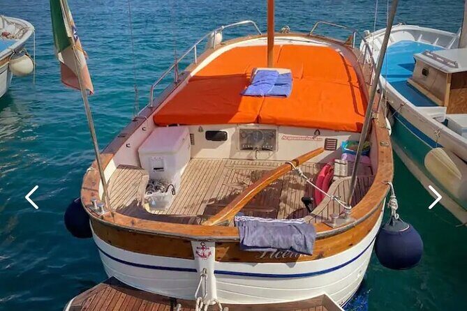 Capri magical boat tour for an unforgettable 3 hour experience.
