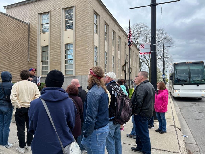 Chicago: The Devil In The White City Bus Tour - Transportation and Group Dynamics