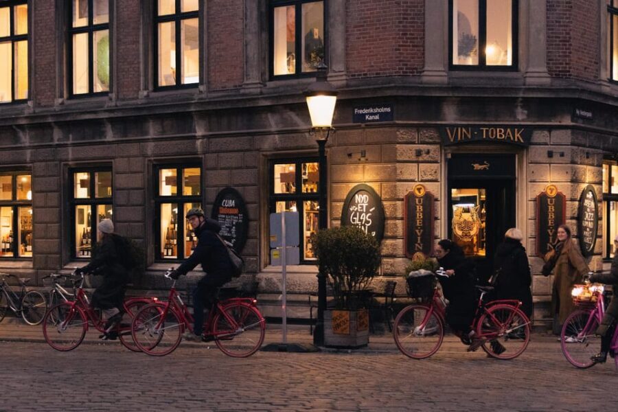 Copenhagen: Christmas Bike Tour with a local Guide