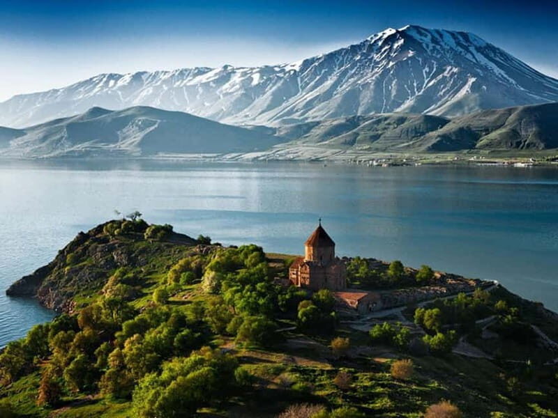 Day Trip from Tbilisi to Armenia: Sevan Dilijan and Yerevan