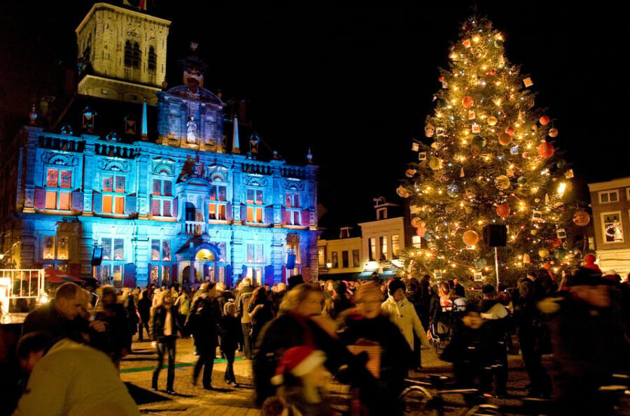Delft: Christmas Walk with Oliebollen and Glühwein