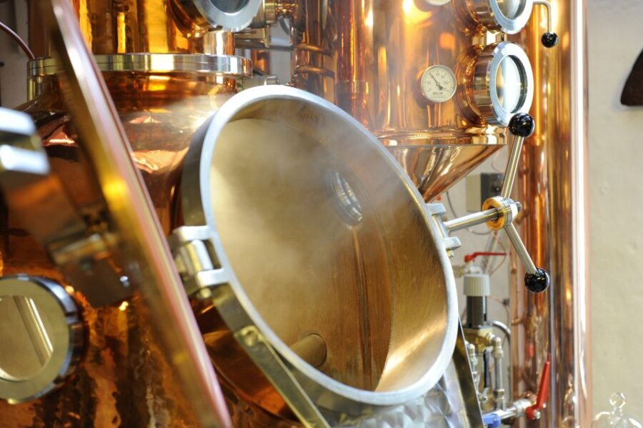 Dordrecht: Distillery Tour with Dutch Gin & Genever Tasting