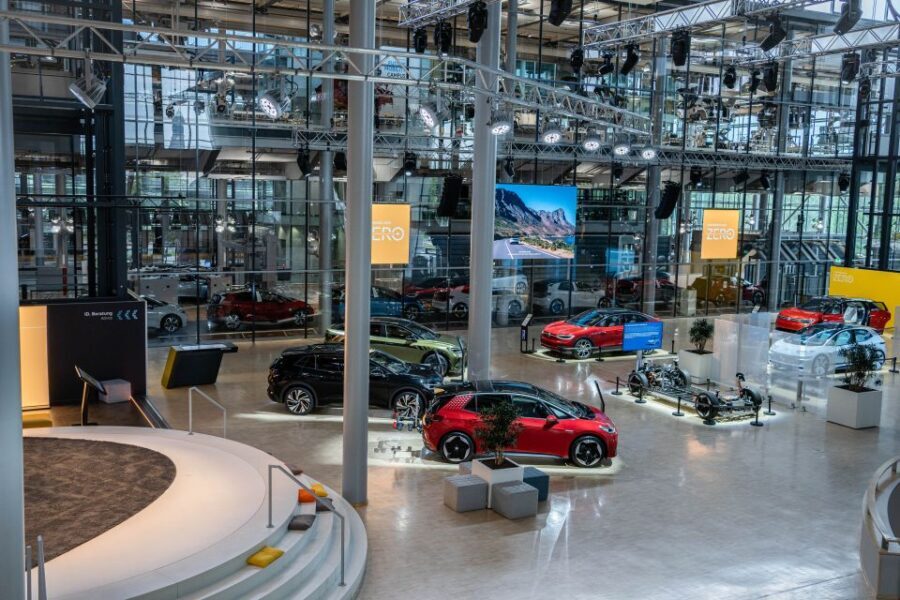 Dresden: Tour of VW's Transparent Factory