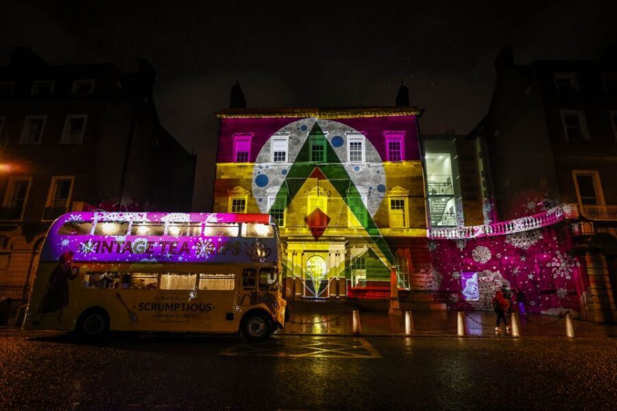 Dublin: Christmas Lights Festive Bus Tour with Afternoon Tea