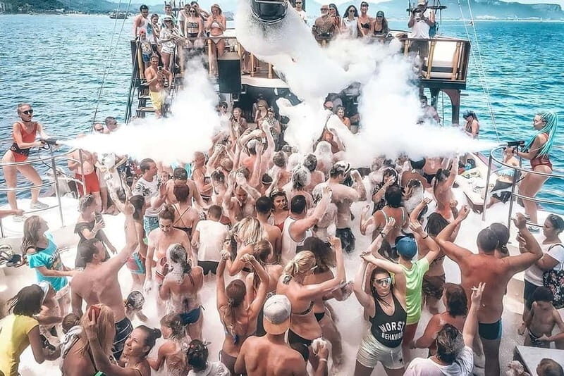 From Antalya/Kemer: All-Inclusive Party Boat with Lunch