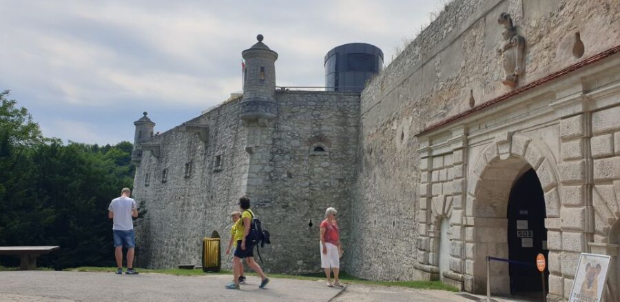 From Krakow: Ojców National Park & Ogrodzieniec Castle Tour