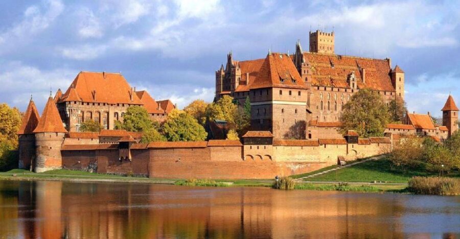 Gdansk: Malbork Castle & Westerplatte Tour with Local Lunch