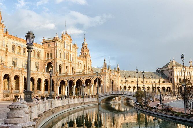 Granada Private Transfer to Seville with a Visit to Ronda