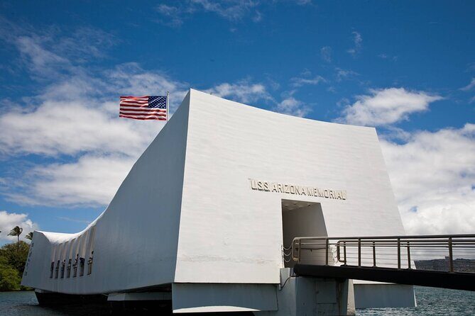 Grand Pearl Harbor and City Tour - Navigating the Pros and Cons