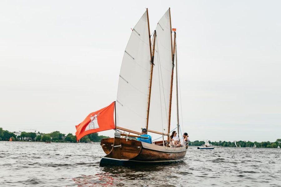Hamburg: Alster River Sailing Tour on a 2-Masted Sailboat