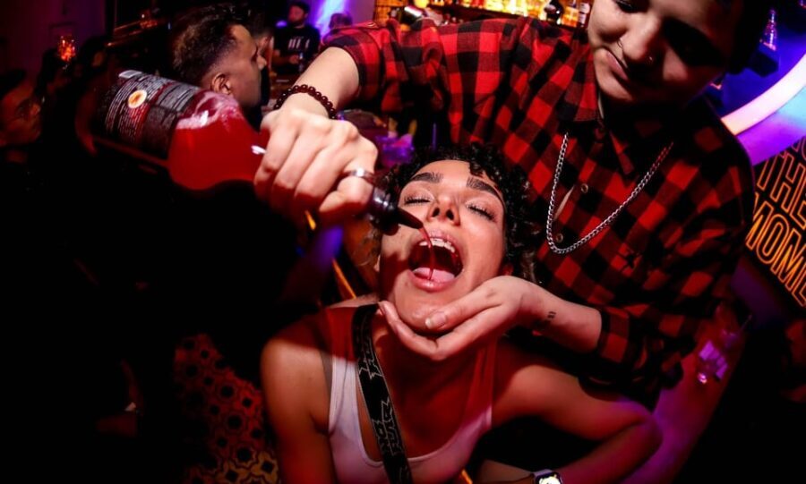Istanbul: Rooftop Pub Crawl with Party Bus