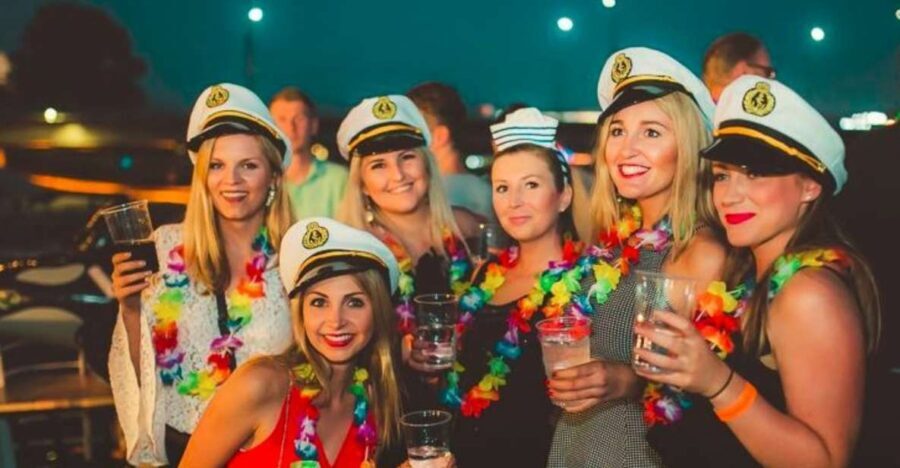 Krakow: Boat Party with Unlimited Drinks