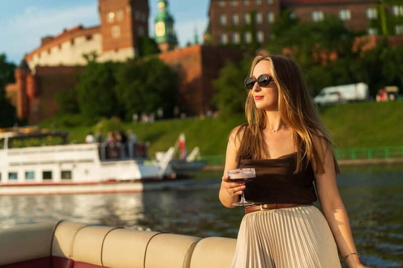 Krakow: Evening Sightseeing Cruise with Drink