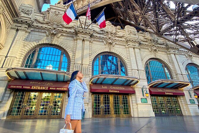 Las Vegas Walking Tour with Photo Taking - Key Points