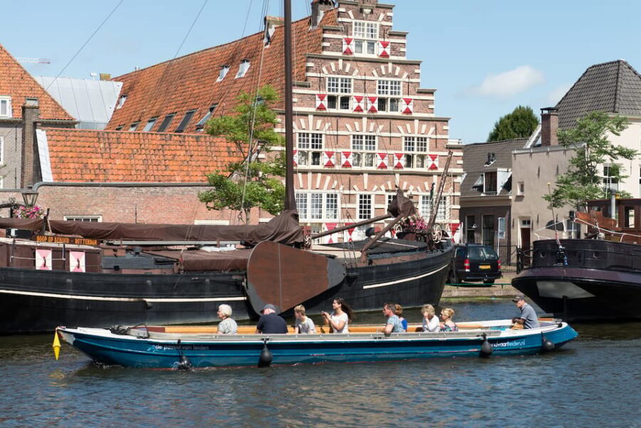 Leiden: Guided City Canal Cruise