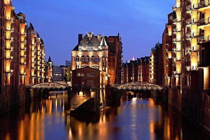 Lights tour through the port of Hamburg and to the historic warehouse district