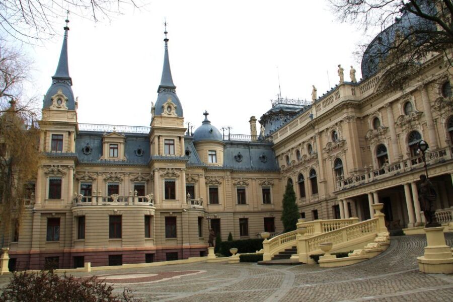 Lodz Old Town Manufaktura Highlights Private Walking Tour