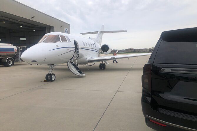 Meet and Greet Private SUV Transfer from ORD to Downtown Chicago - Vehicle Options and Luggage