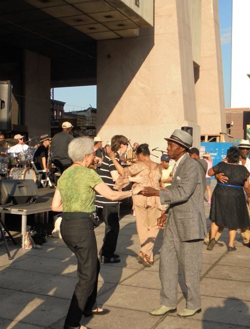 New York: Harlem Swing Dance History Stroll and Dance Class - A Closer Look at the Harlem Swing Dance Tour