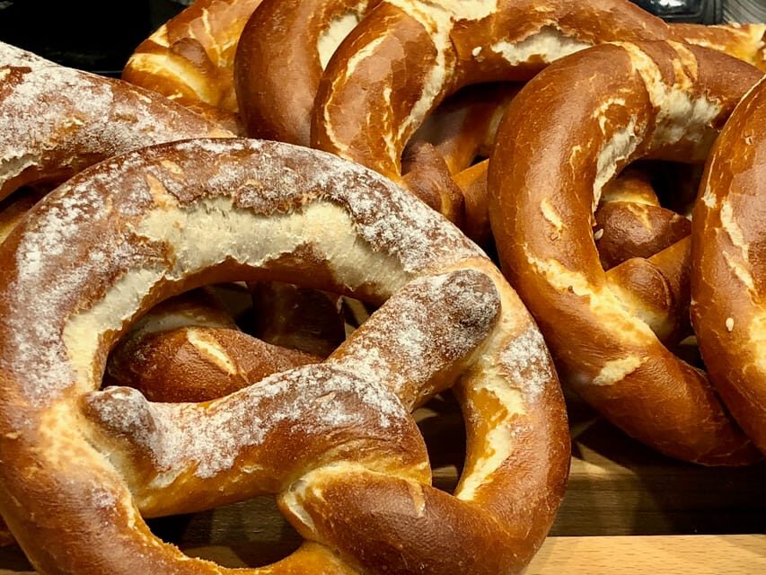 Nuremberg: Traditional Food Tasting and Sightseeing Tour
