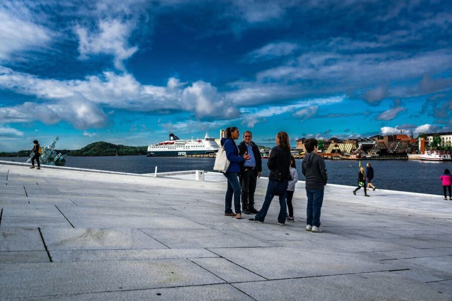 Oslo: 3-hour Highlights & Vigeland Park Private Walking Tour