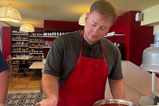 Premium Pizza Making Class at a Pizzeria in Como