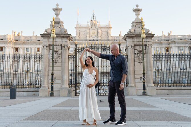 Private Photo Session Tour for Couples in Madrid