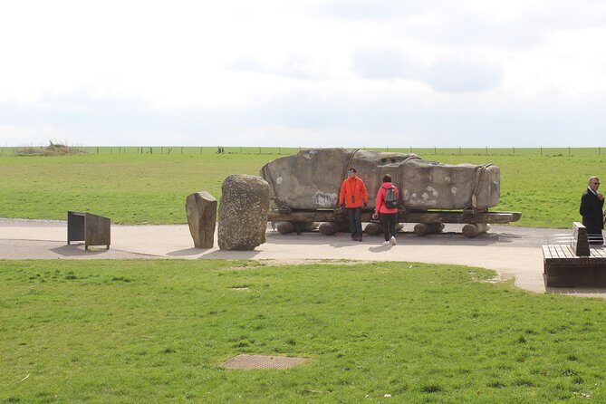 Private Pre Cruise Excursion Transfer London to Southampton Port Via Stonehenge