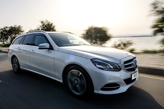 Private Transfer: Larnaca Airport to Larnaca District 1-14 pax