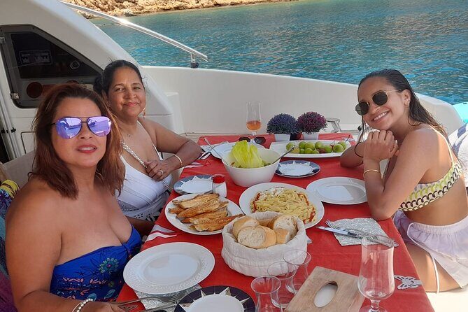 Private VIP Motoryacht Charter in Bodrum For 6 Hours With Lunch