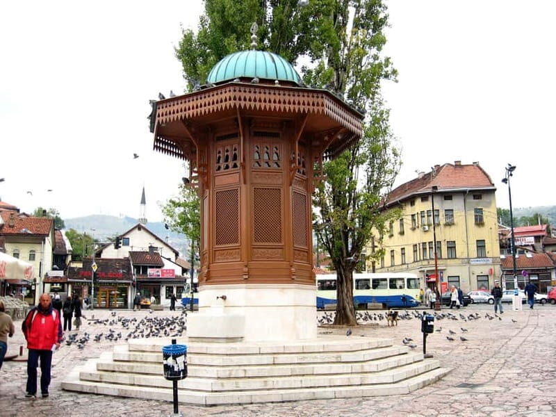 Sarajevo: Discover Sarajevo Walking Tour with Local Guide