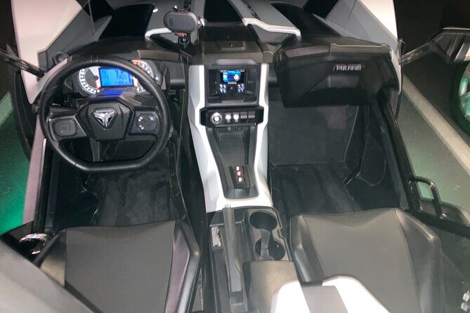 Slingshot Rental - Cruising the Vegas Streets