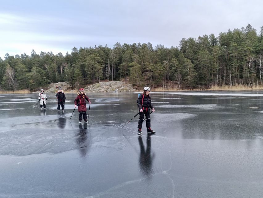 Stockholm: Family Friendly Private Ice Skating Tour & Lunch