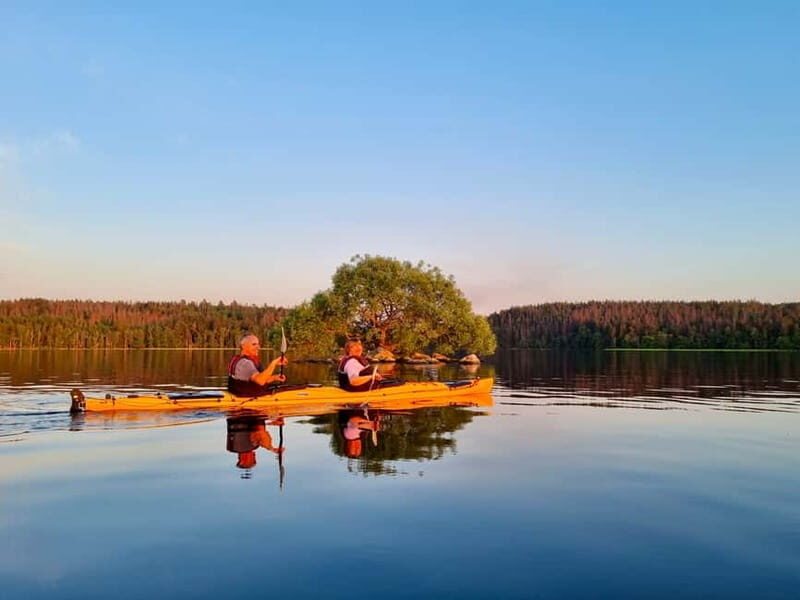 Stockholm: Sunset Kayak Tour on Lake Mälaren with Tea & Cake