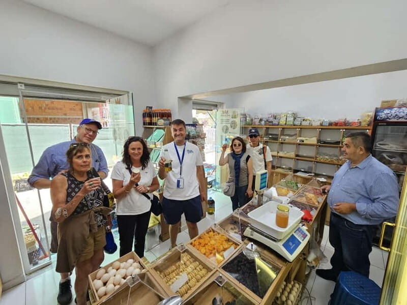Tirana: Local food experience & walking tour