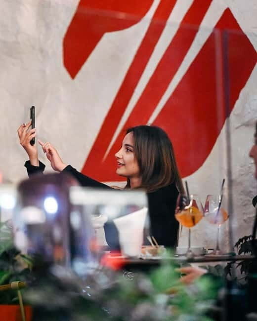 Tirana: Pub Experience with Tarot Cards and 5 Cocktails