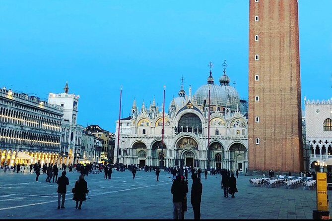 two-hour walk from Rialto to San Marco between history, traditions and art