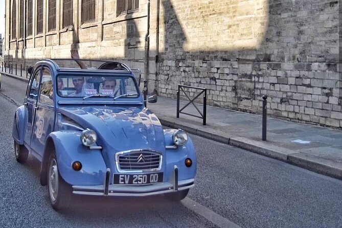 Vintage 2CV Adventure: 1 Hour 30 min Paris Secrets Tour