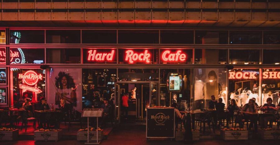 Warsaw: Lunch or dinner at Hard Rock Cafe with Skip-the-Line