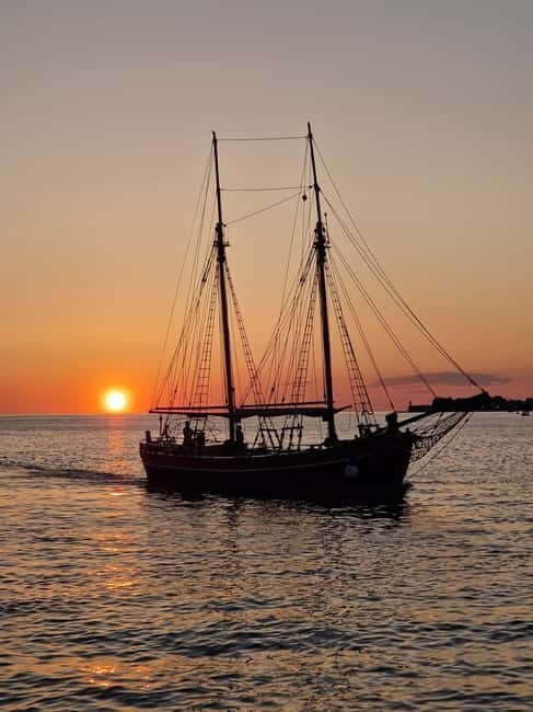 Zadar: Sunset Cruise on Traditional Boat with Wine